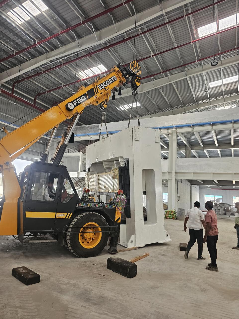 Choosing The Right Lifting Equipment During Machine Shifting